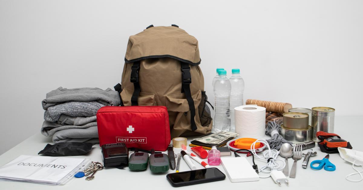 Saison cyclonique : que doit contenir votre kit d’urgence